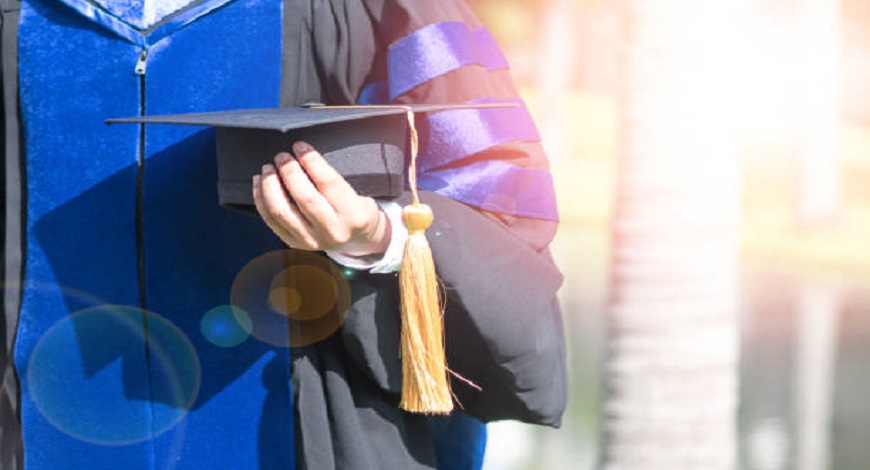 What Are The Advantages & Disadvantages Of Getting A Doctorate Degree?
